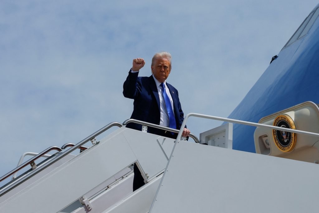 Constitution's emoluments clause and Qatar gifting Trump $400M luxury ...