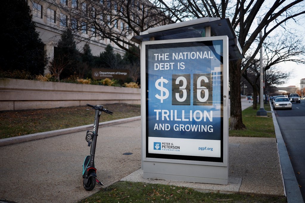 Credit rating downgrade triggers warning signs for U.S. economy | PBS ...
